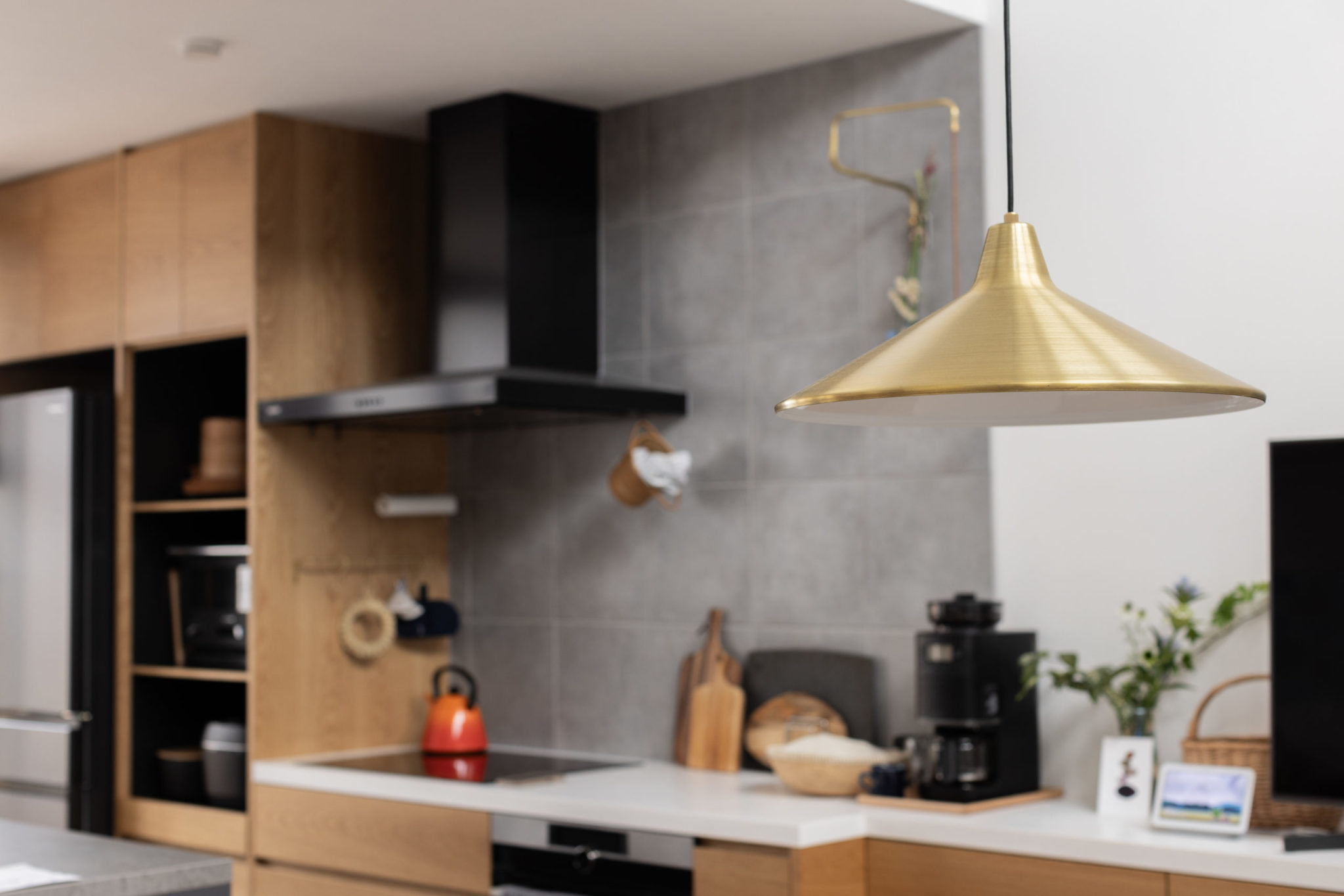 光と感性が紡いだ、都市に咲く住まい - Mateni