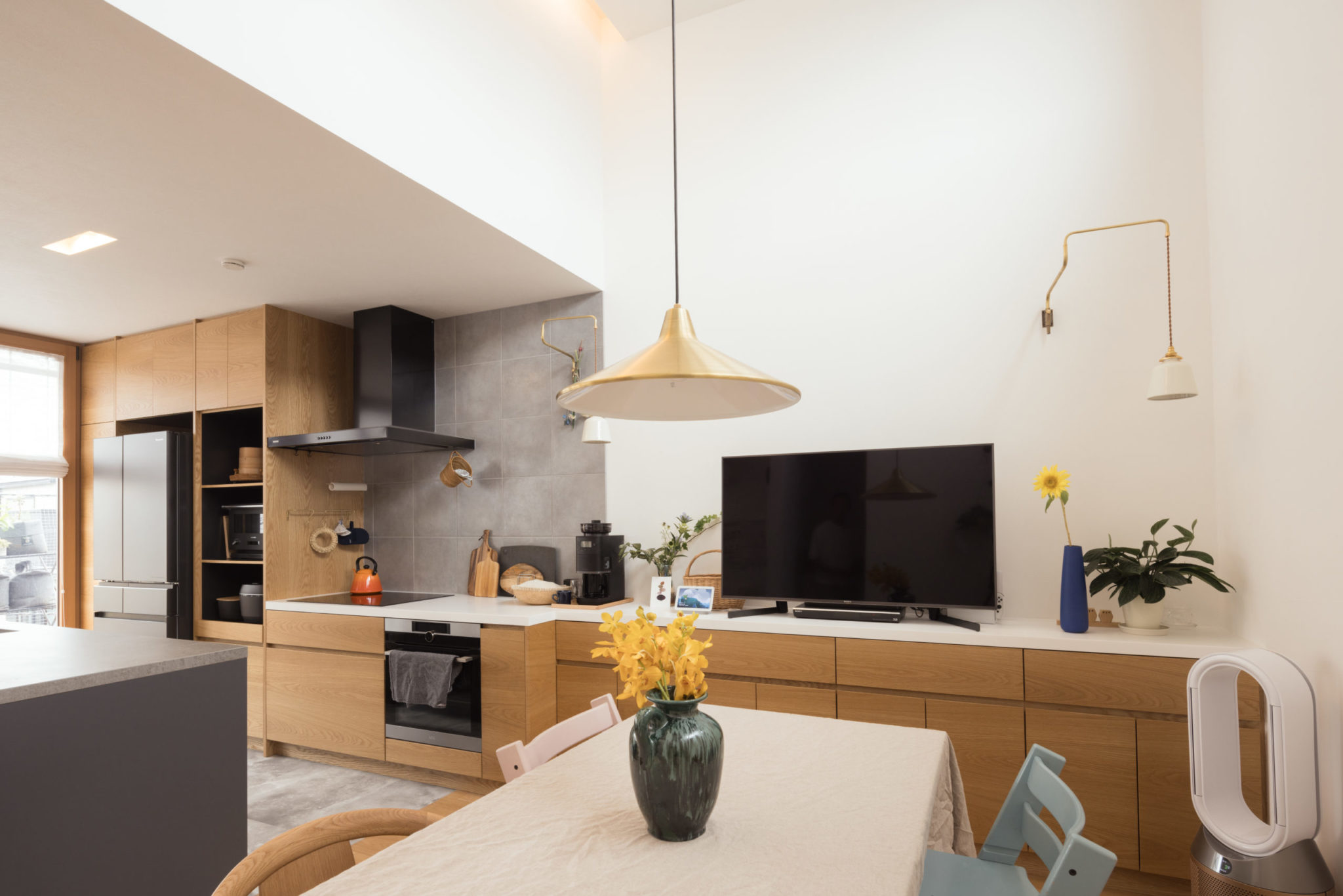 光と感性が紡いだ、都市に咲く住まい - Mateni