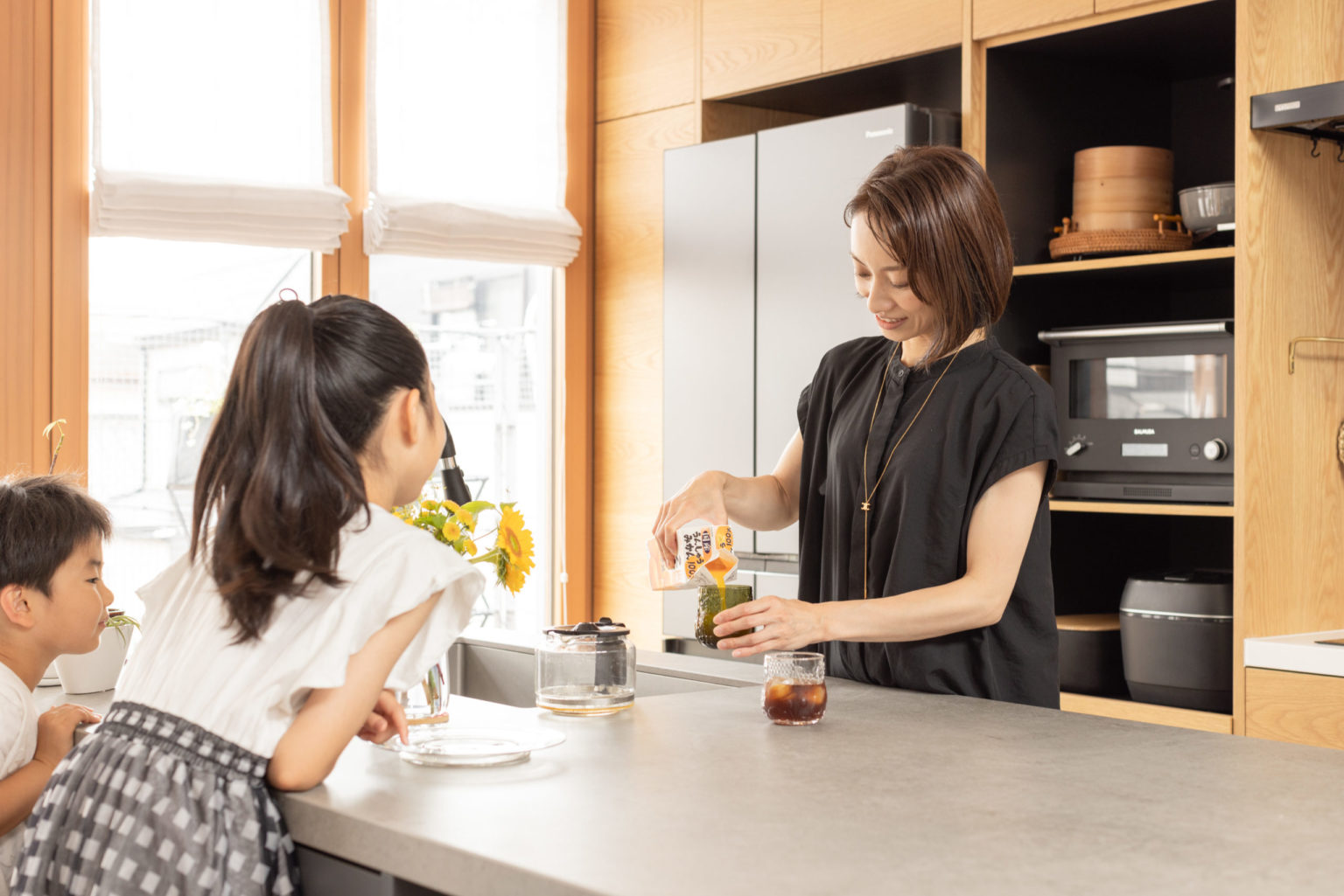 光と感性が紡いだ、都市に咲く住まい - Mateni